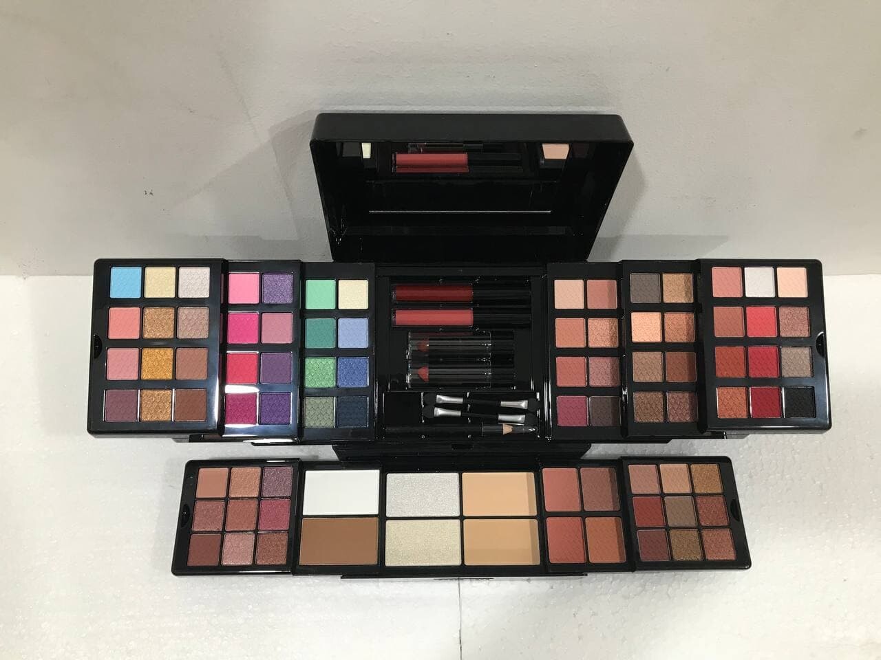 Model Prefer Makeup Kit | Makeupview.co